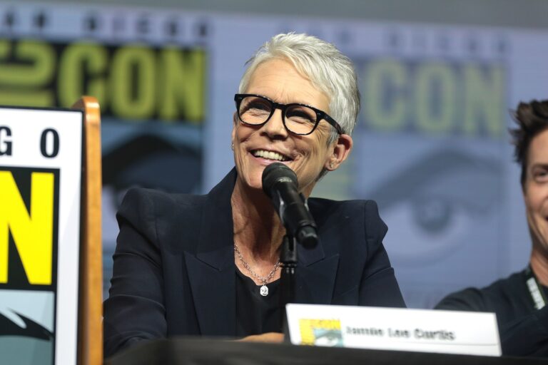 Jamie Lee Curtis on Aging Gracefully: “Don’t Mess With Your Face ...